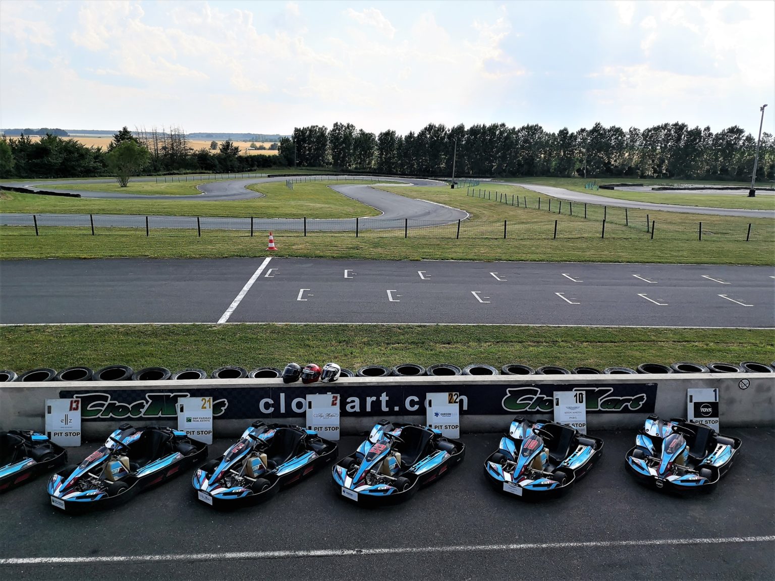 PREMIER GRAND PRIX DES SPONSORS SUR LE CIRCUIT CLOTKART - Toys Club