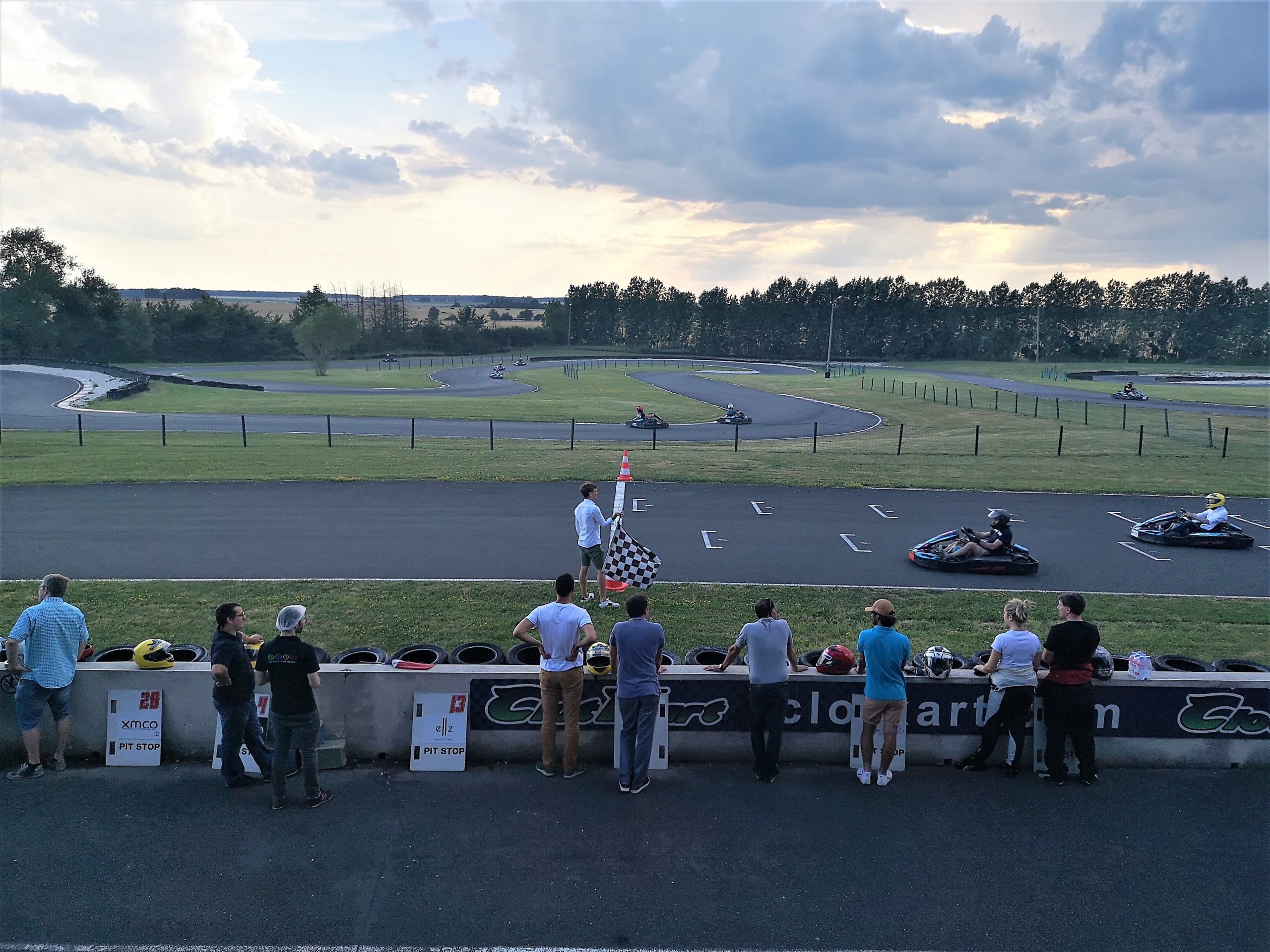 PREMIER GRAND PRIX DES SPONSORS SUR LE CIRCUIT CLOTKART - Toys Club